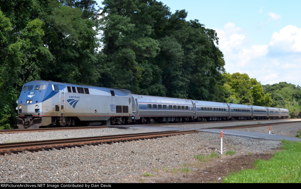 Amtrak P42DC 189 leads 07T